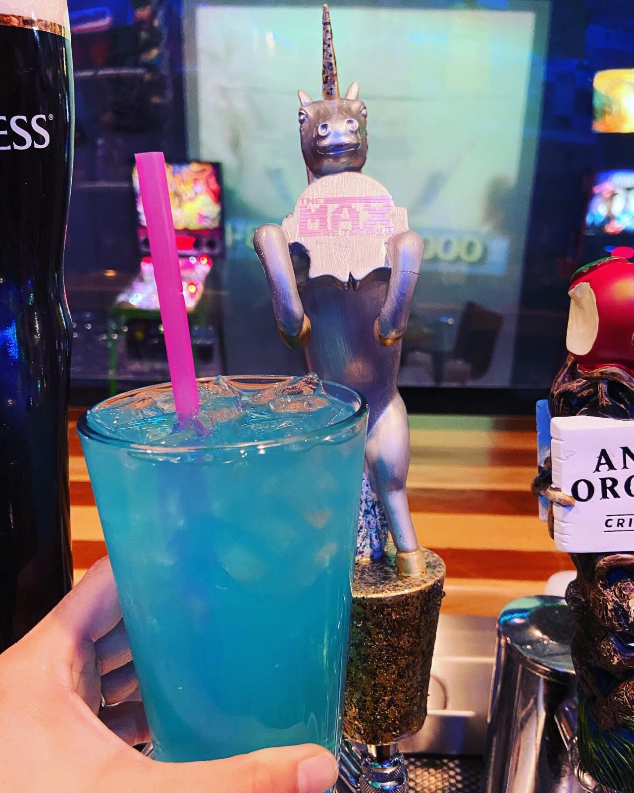 The Max Retro Pub - Blue Dome District