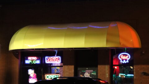 The Max Retro Pub - Blue Dome District